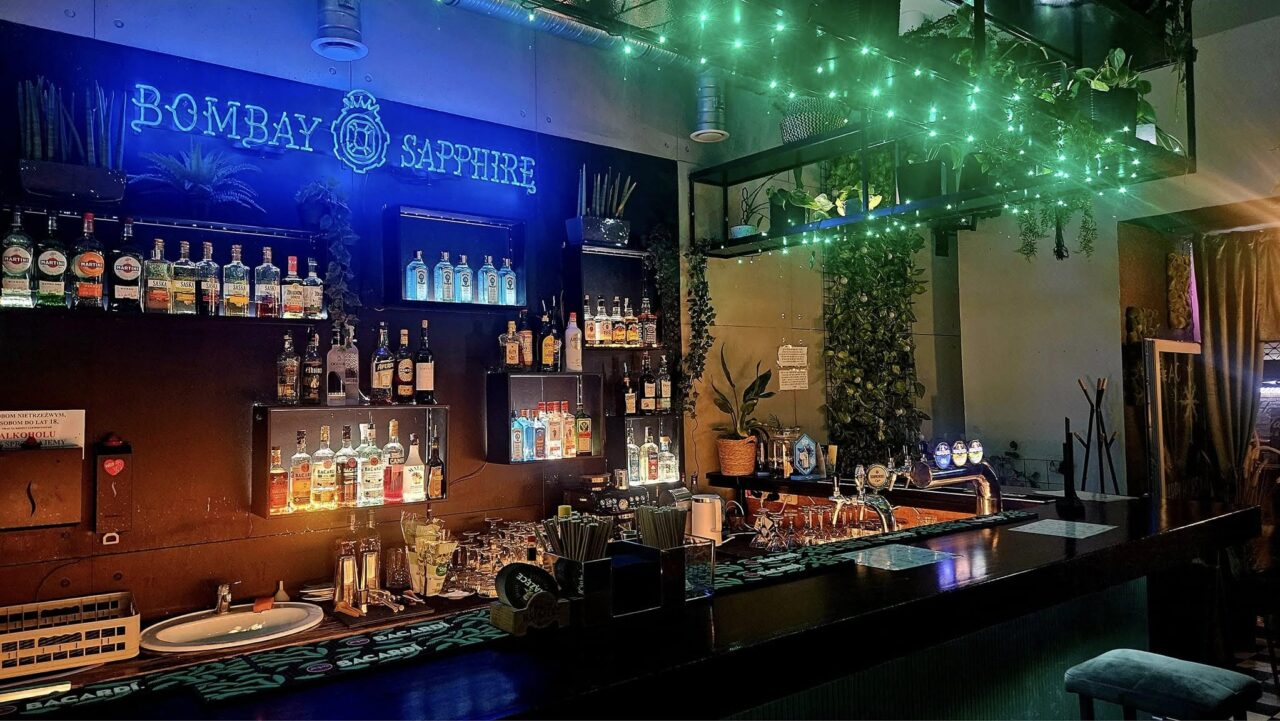 Kraków Nightlife 101: The Best Bars, Pubs, Clubs & Districts